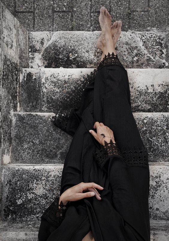 A '12 Moon' Grief and Gratitude Practice Perfect for Dark Moon Days ...